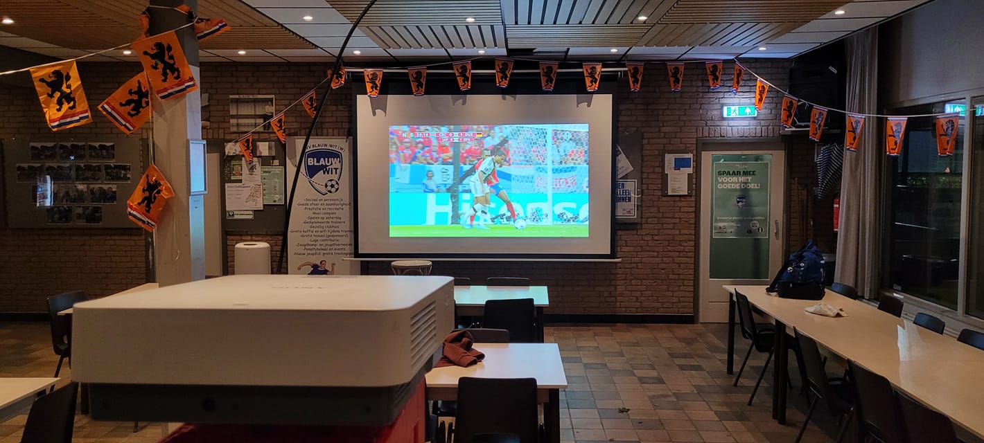 Nederland - USA op groot scherm | CVV Blauw Wit (W)